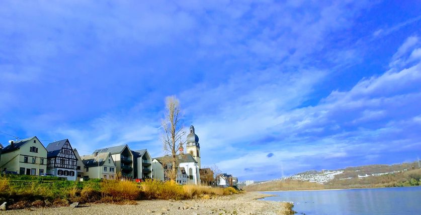 5 super ausgetsattete Ferienwohnungen direkt am Rhein in Koblenz
